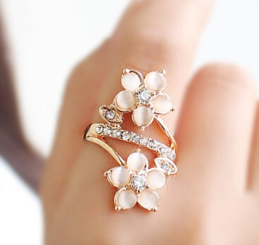 Unique Rhinestone And Faux Gem Embellished Flower Pattern Ring For ...